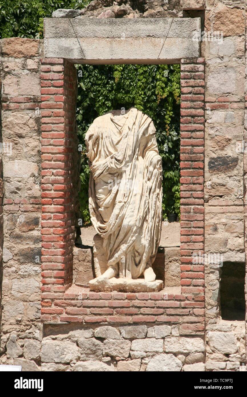 Roman greek statue hi-res stock photography and images - Alamy