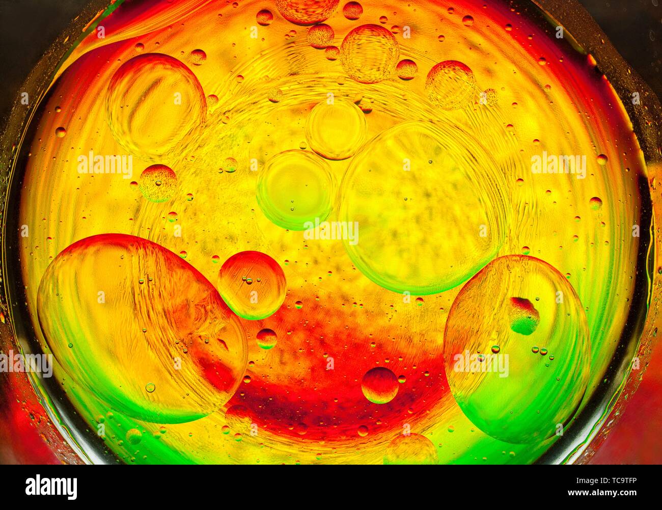Colourful oil bubbles hi-res stock photography and images - Alamy