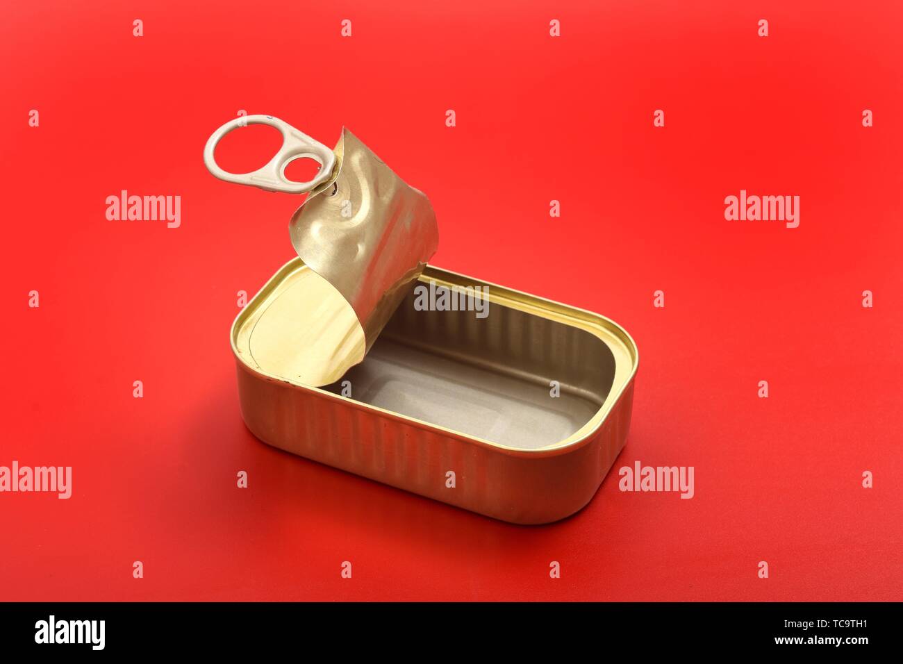 can isolated on red background Stock Photo - Alamy