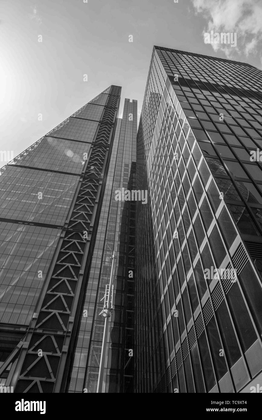 Vertical sky view Black and White Stock Photos & Images - Alamy