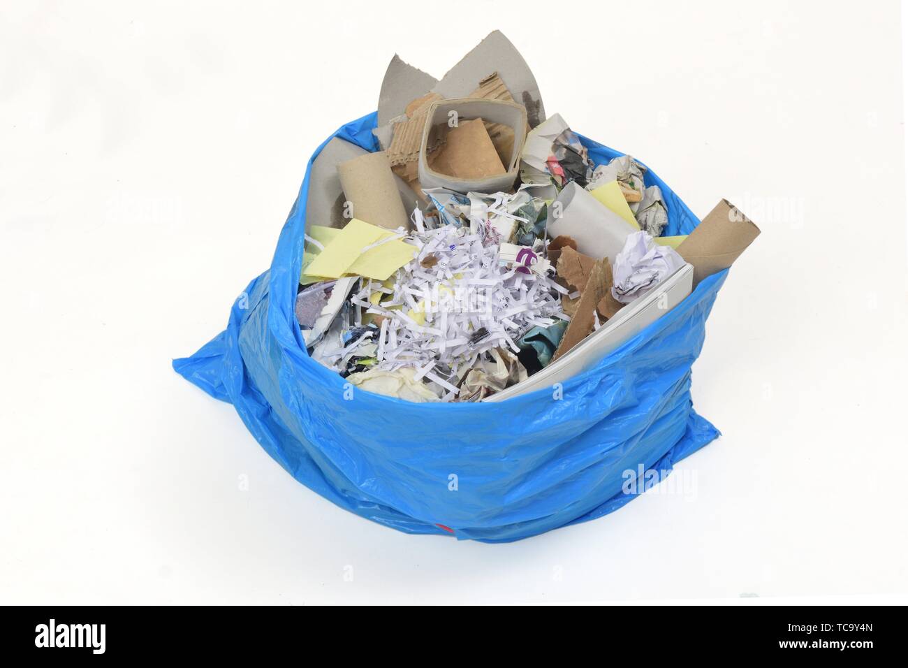 Full paper rubbish office hi-res stock photography and images - Alamy