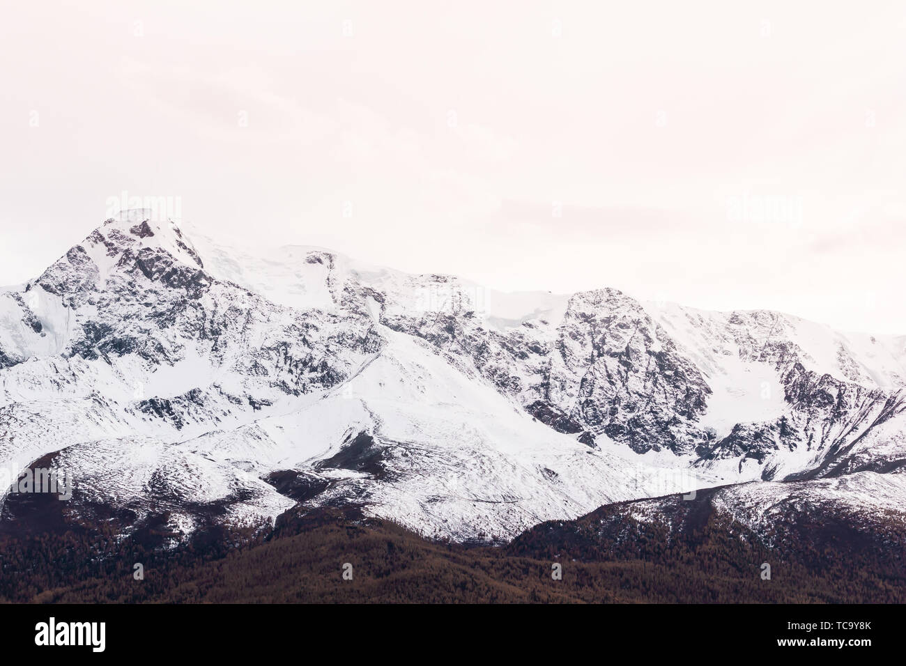 Winter in mountain valley. Snow on cliffs on horizon Stock Photo - Alamy