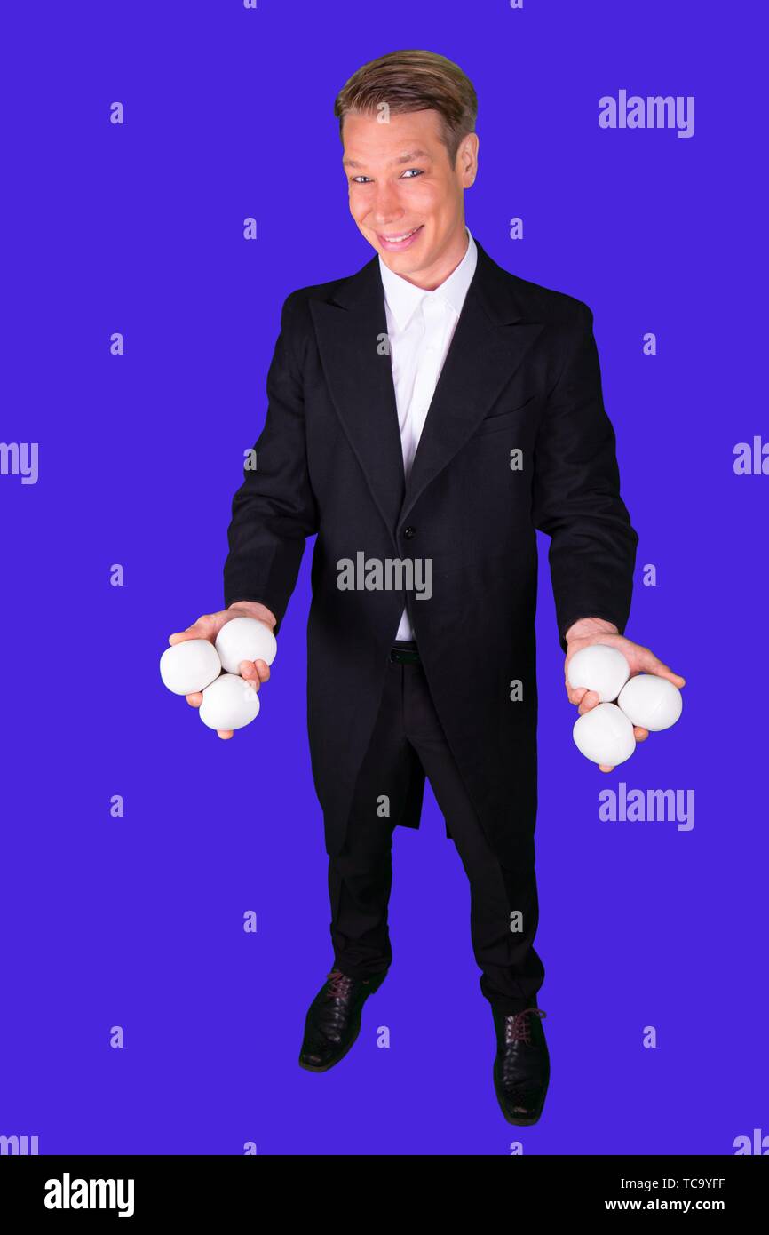 Juggling balls hi-res stock photography and images - Alamy