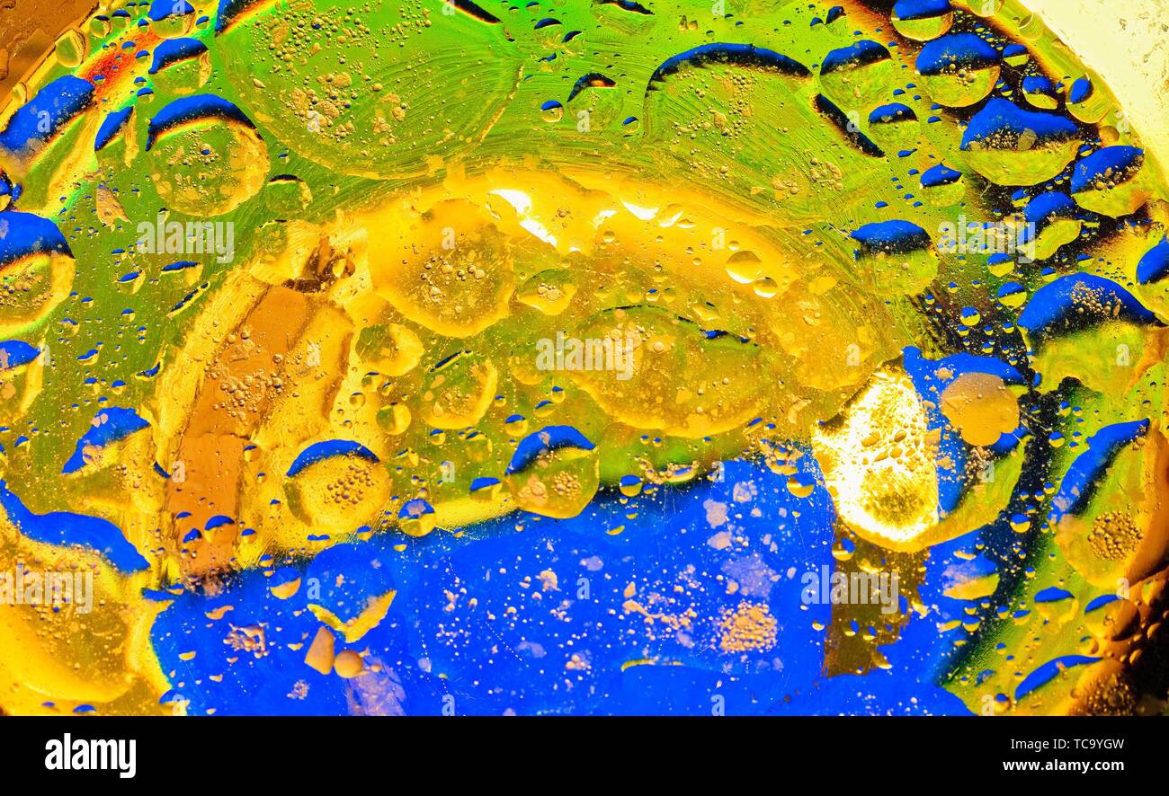 Oil water bubble abstract hi-res stock photography and images - Alamy