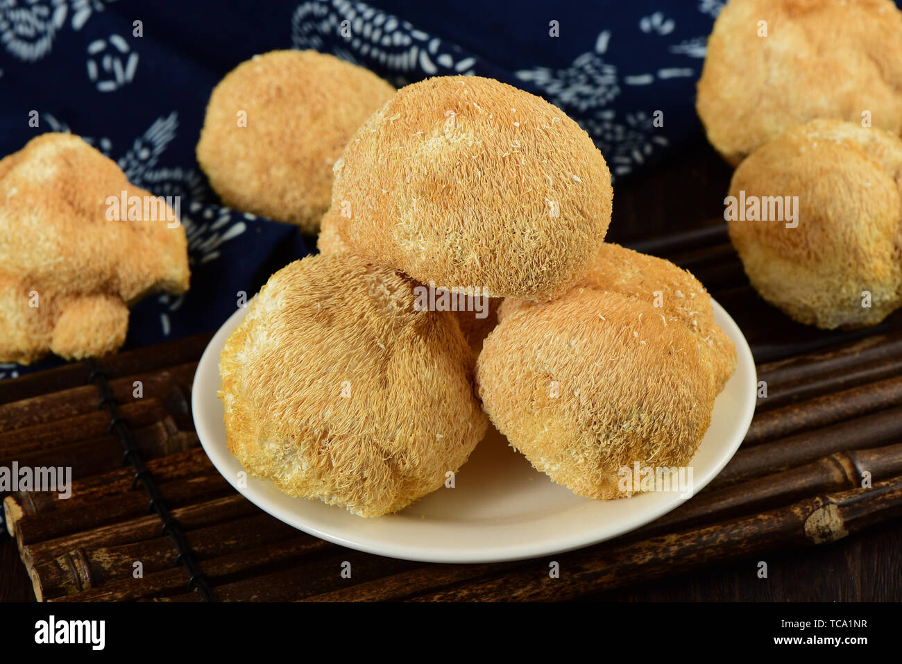Monkey head mushrooms hi-res stock photography and images - Alamy