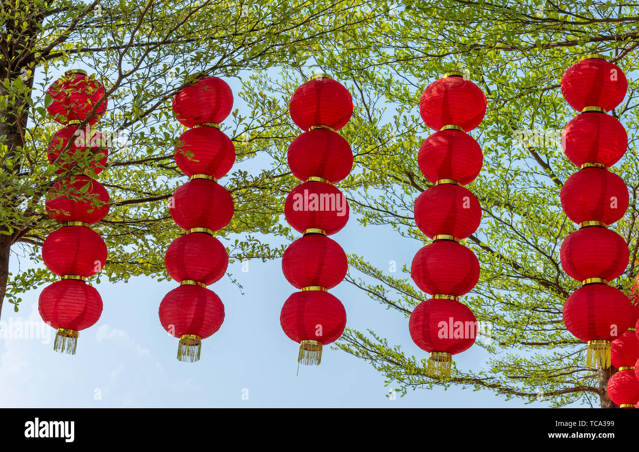 Hanging red lanterns Stock Photo - Alamy