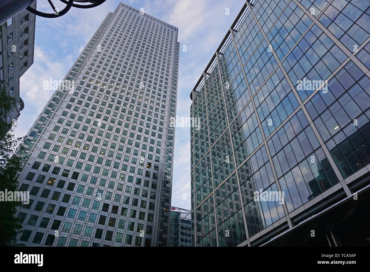 20 canada square canary wharf london hi-res stock photography and ...