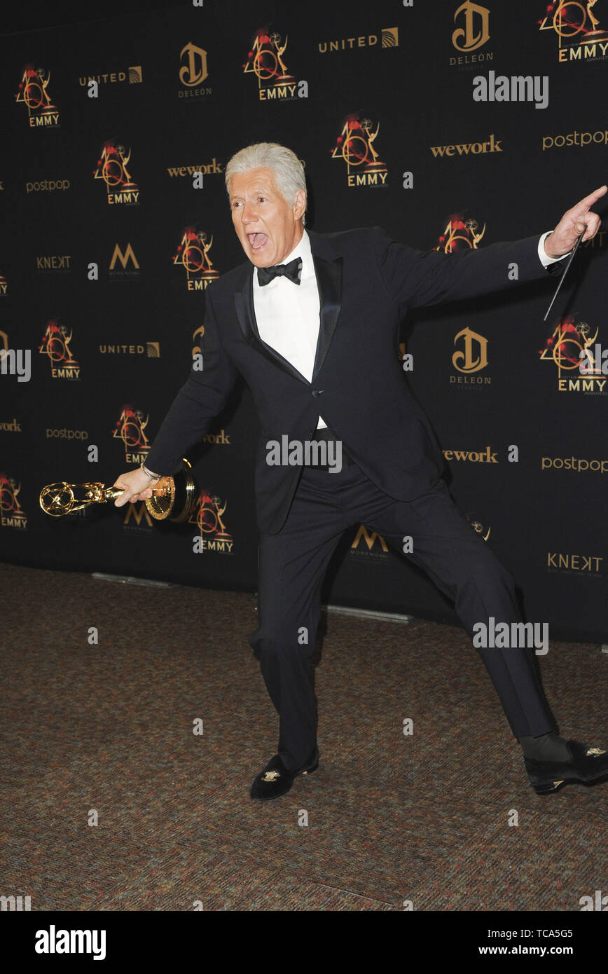 Alex trebeck hi-res stock photography and images - Alamy