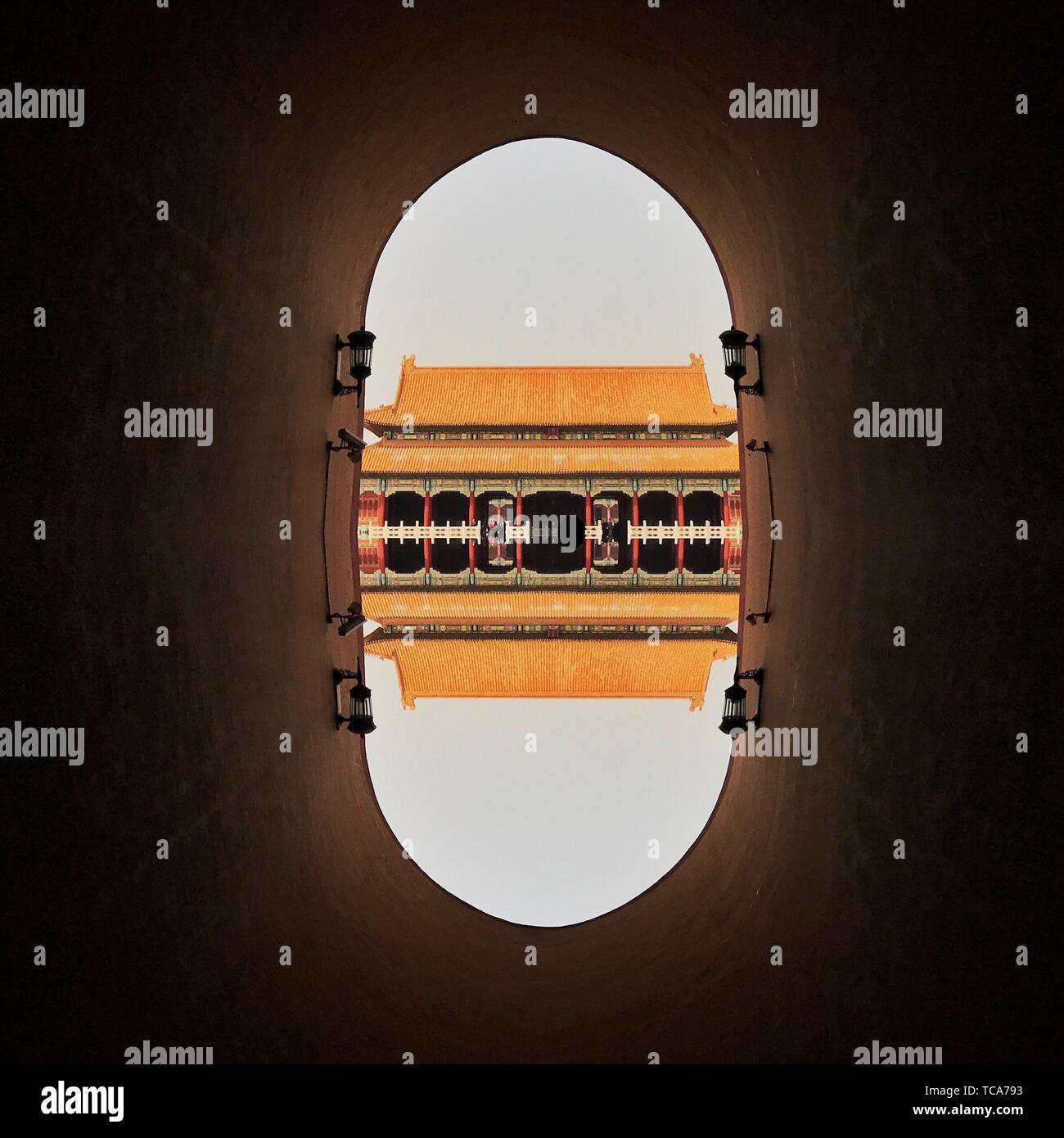 Selecting the close-up of the building for symmetrical reorganization ...