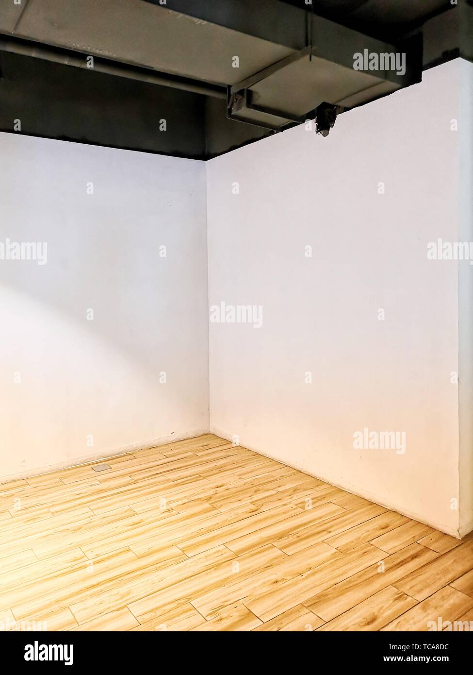 Indoor blank wall Stock Photo - Alamy