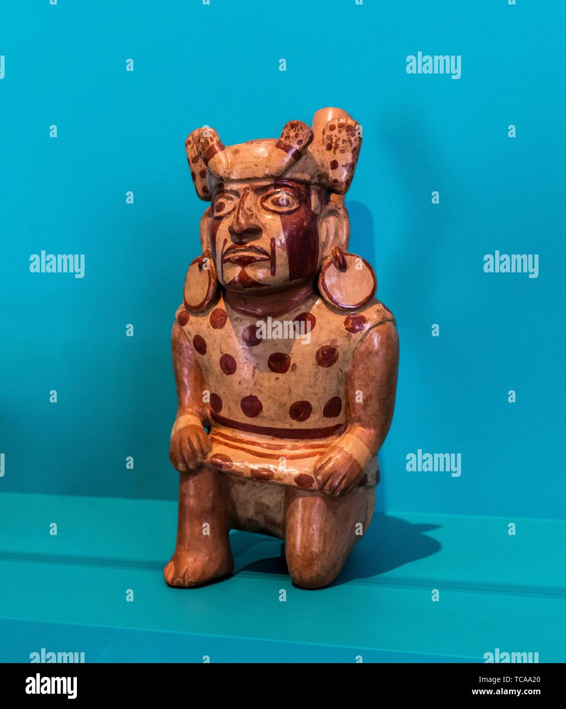 Ancient lima culture pre inca pottery hi-res stock photography and ...