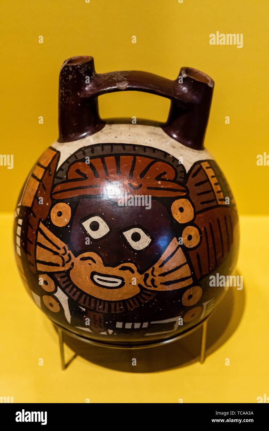 Nazca culture ceramics hi-res stock photography and images - Alamy