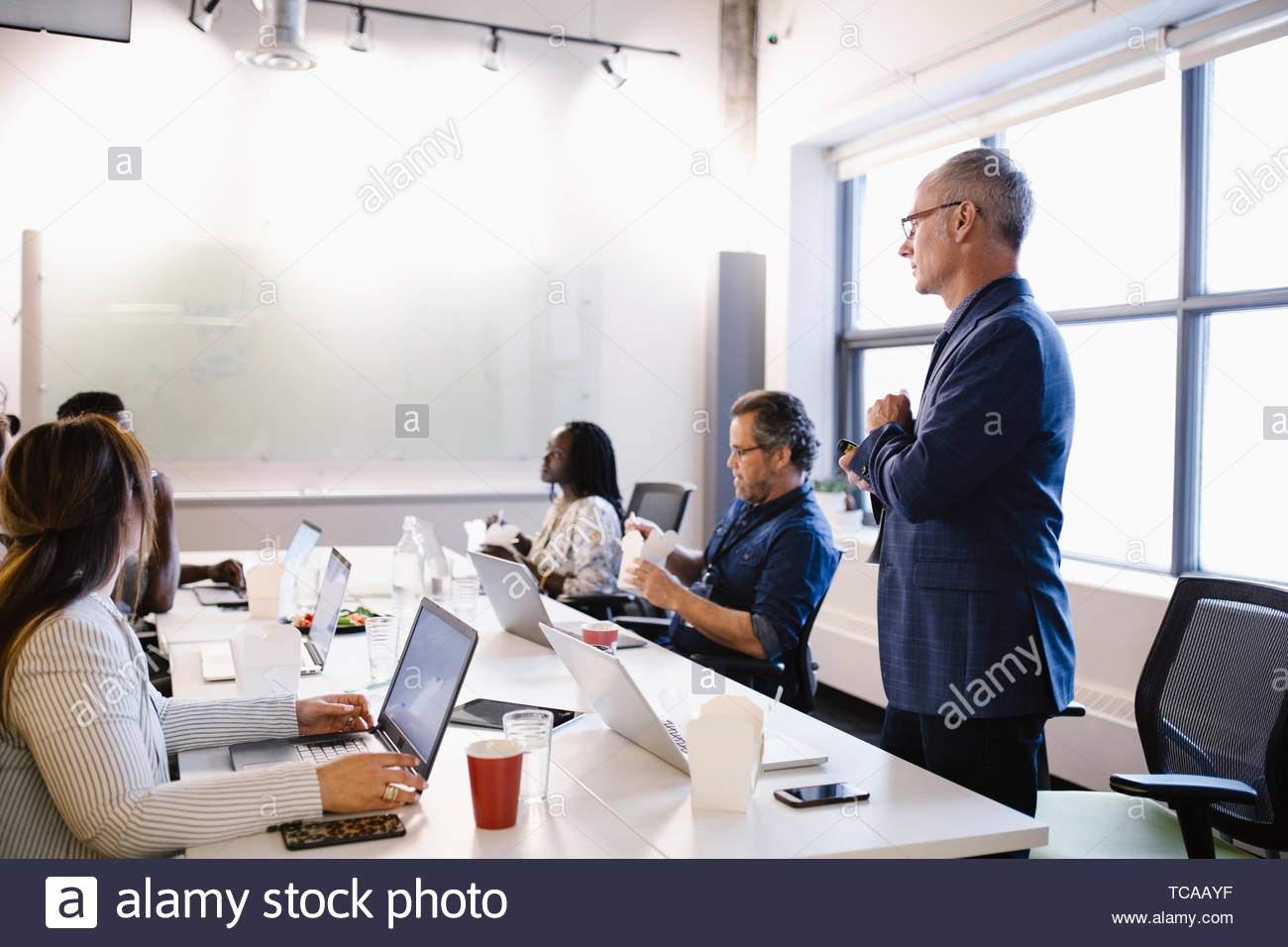 Business woman lunch box hi-res stock photography and images - Alamy