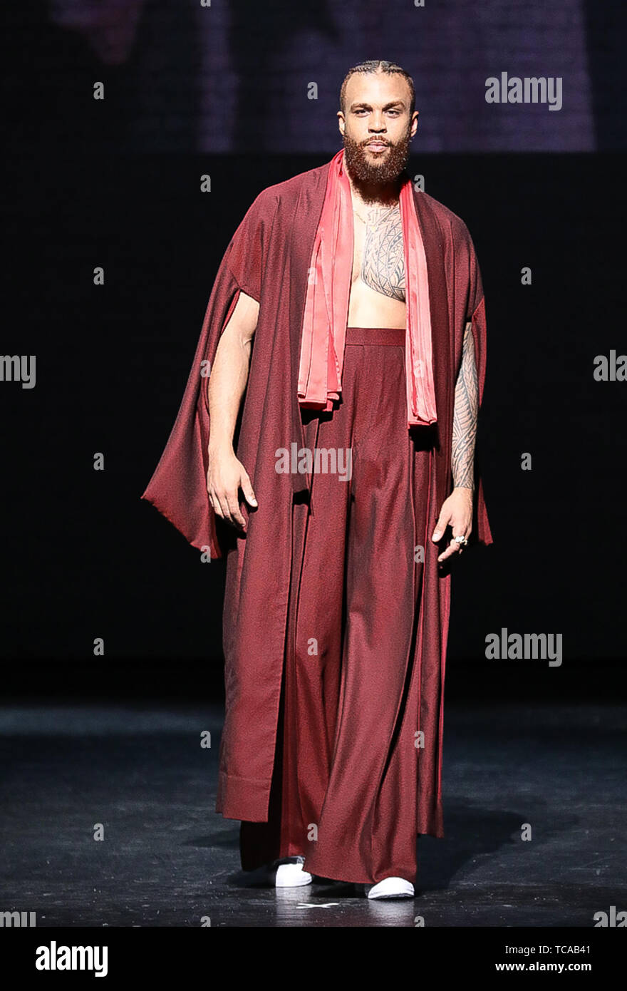 Ozwald Boateng Runway At The World Famous Apollo Theater in Harlem New ...
