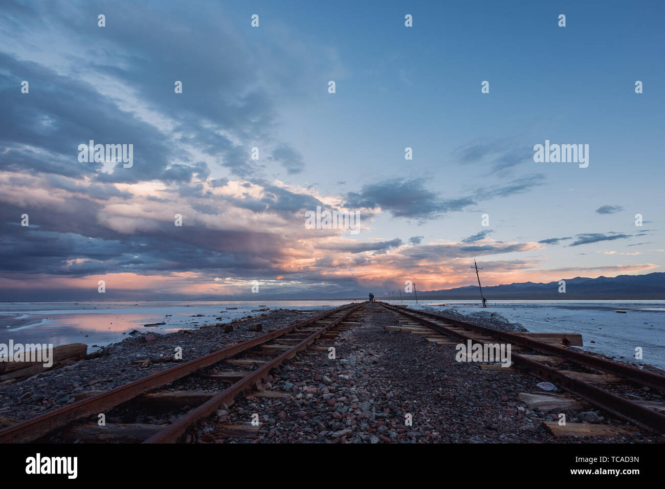 Salt lake after dark hi-res stock photography and images - Alamy
