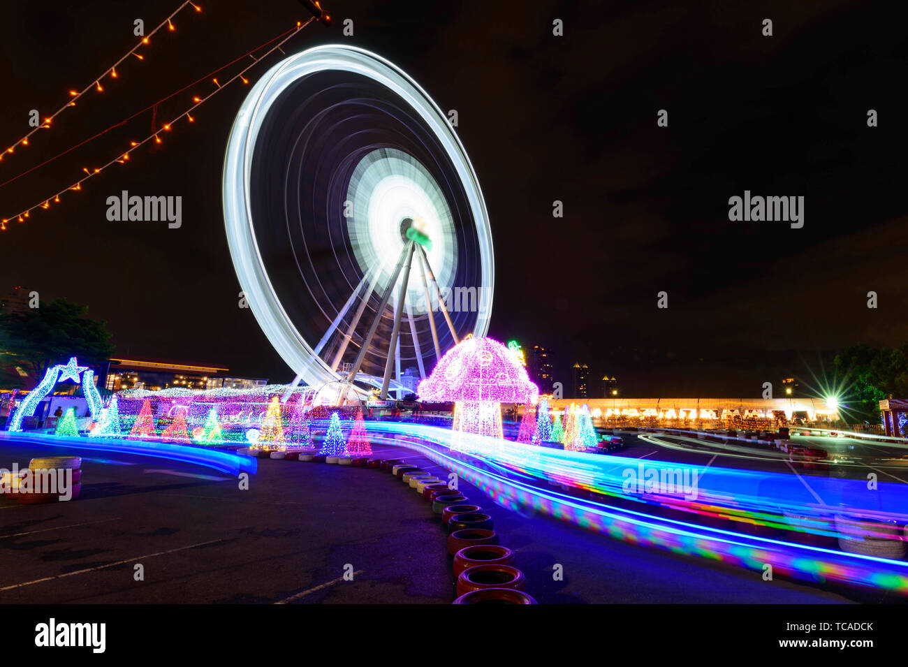 Blur rotate moving of Ferris wheel with lighting at carnival park in ...