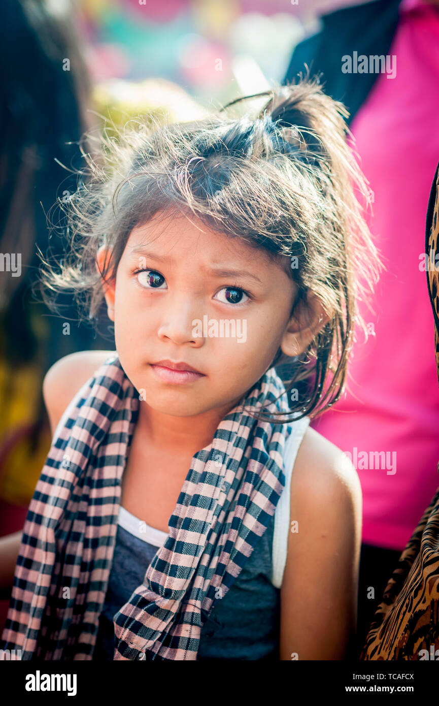 Young cambodian khmer girl sits hi-res stock photography and images - Alamy
