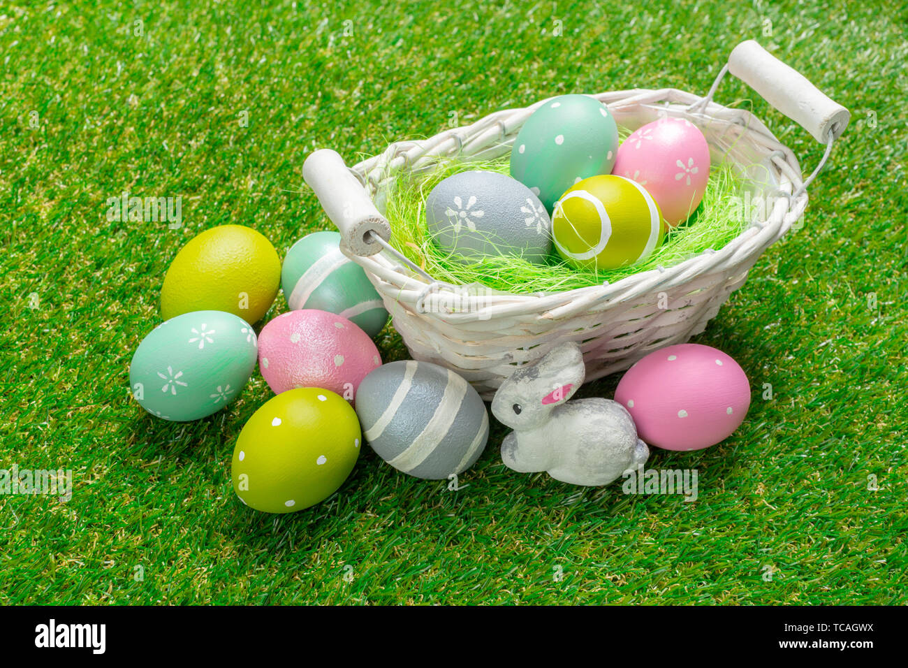 Colorfully painted easter egg hi-res stock photography and images - Alamy