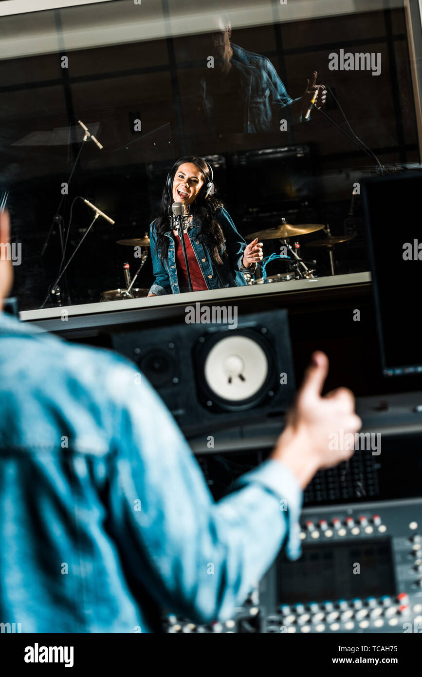 Singer High Resolution Stock Photography and Images - Alamy