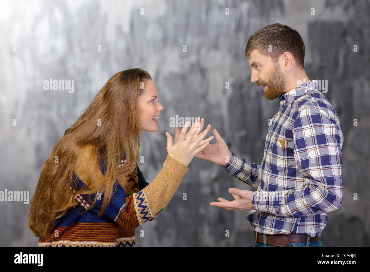 Young couple arguing Stock Photo - Alamy