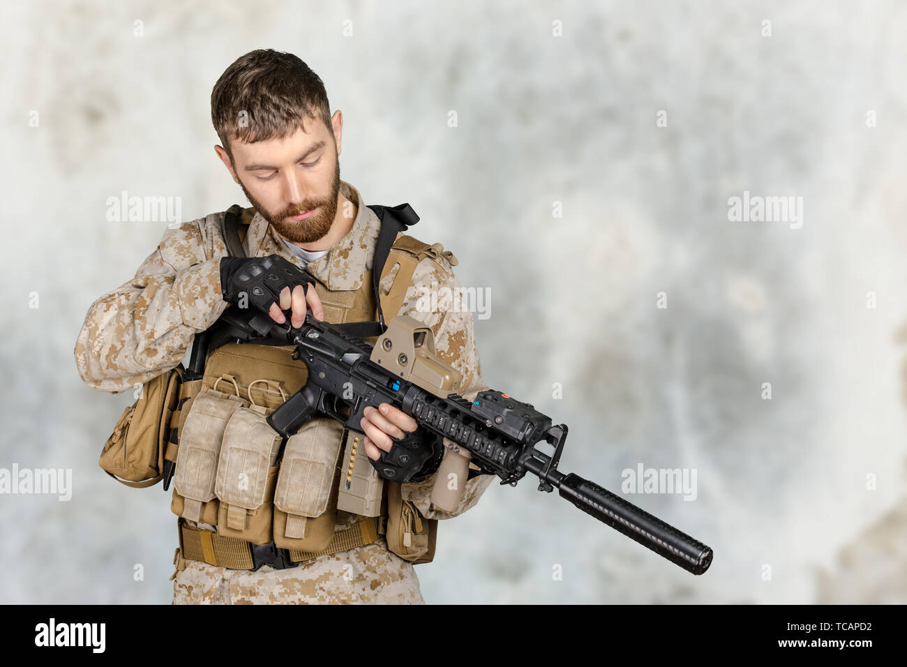 Soldier with rifle Stock Photo - Alamy