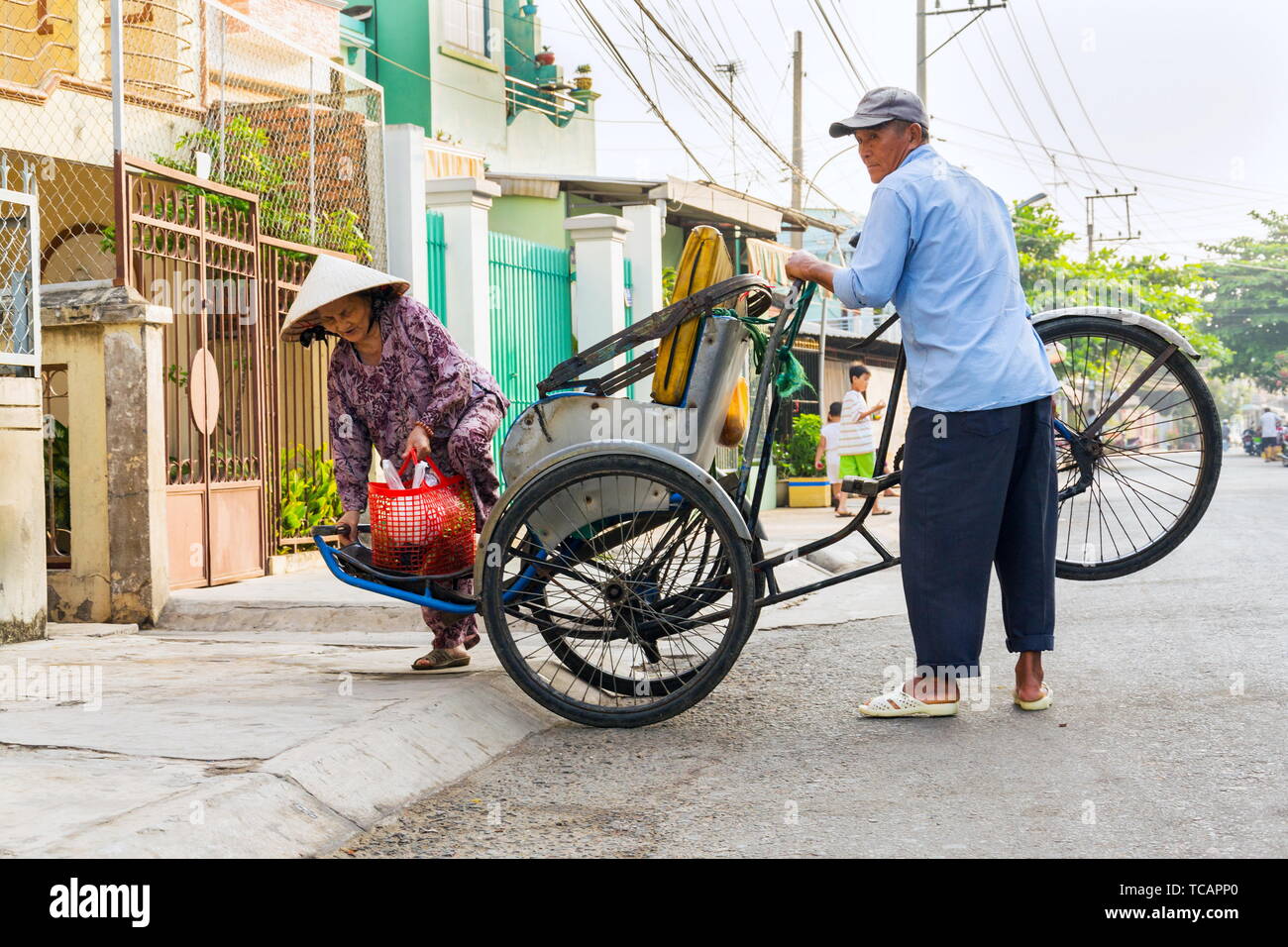 Woman walking barefoot street hi-res stock photography and images - Alamy