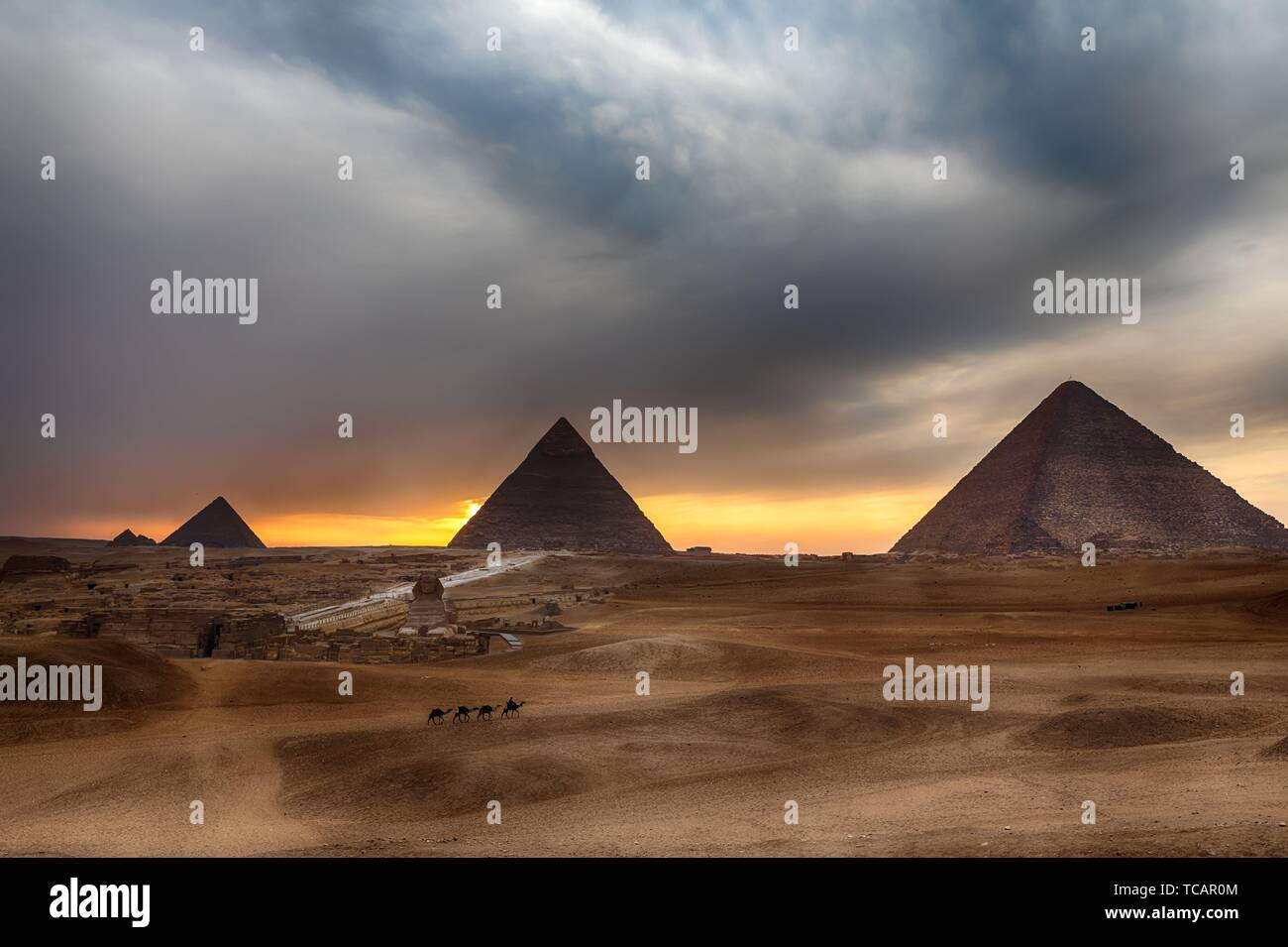 Egypt pyramids sunset hi-res stock photography and images - Alamy