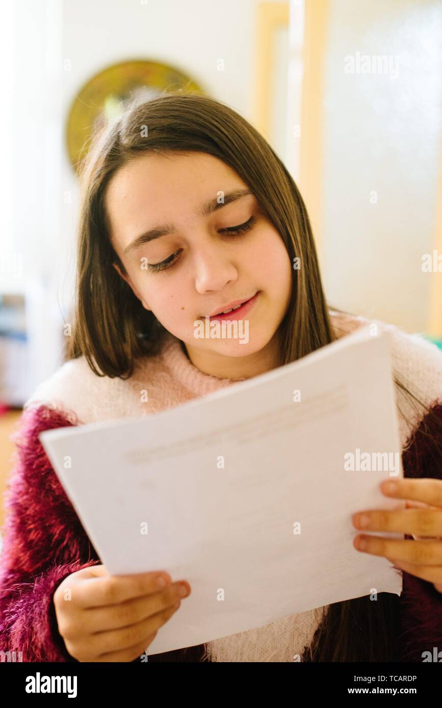 Hand holds document hi-res stock photography and images - Alamy