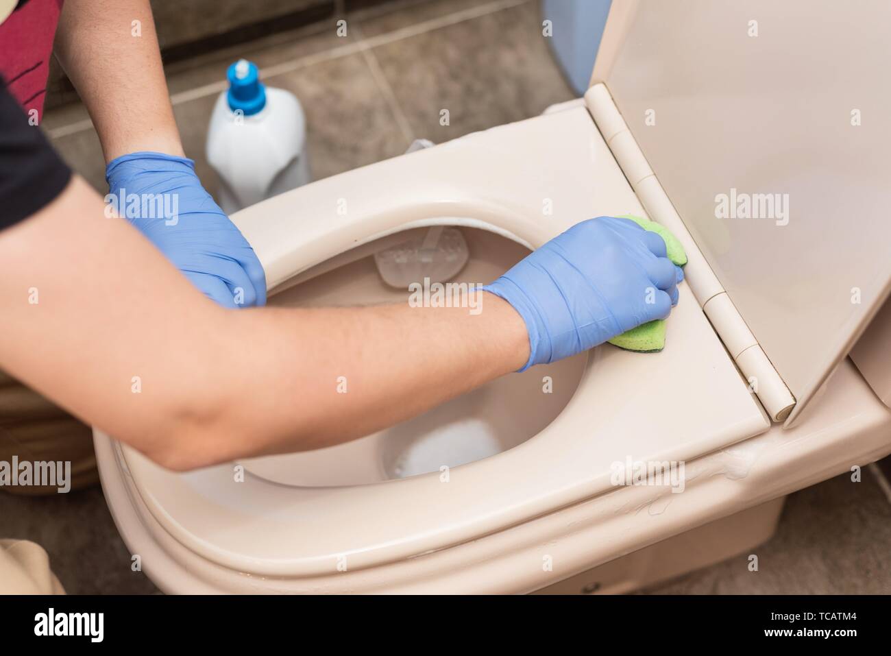 Doing chores hi-res stock photography and images - Alamy