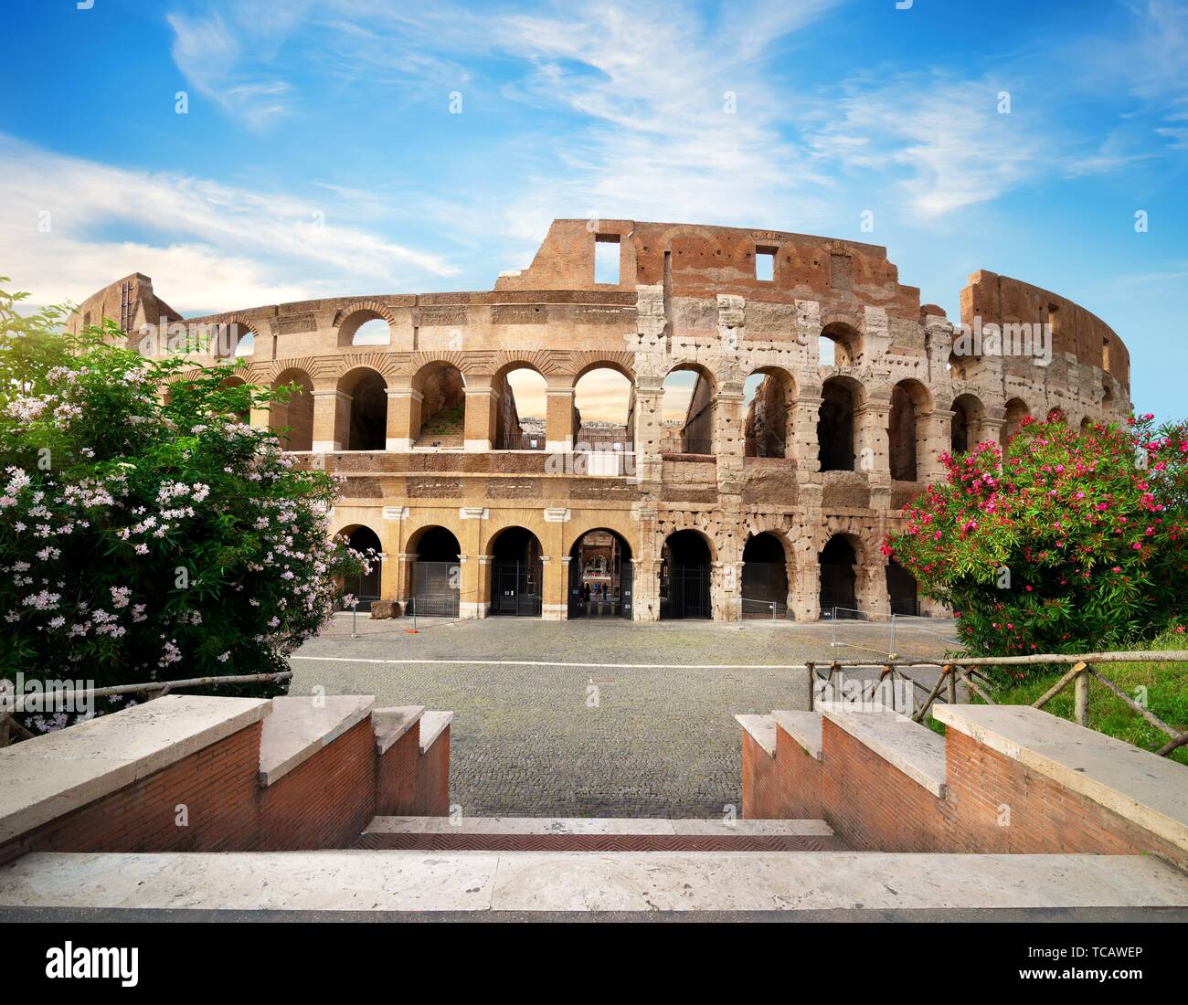 Colosseum ancient structure hi-res stock photography and images - Alamy