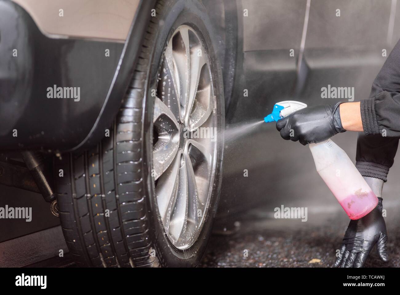 Alloy wheel industry hi-res stock photography and images - Alamy