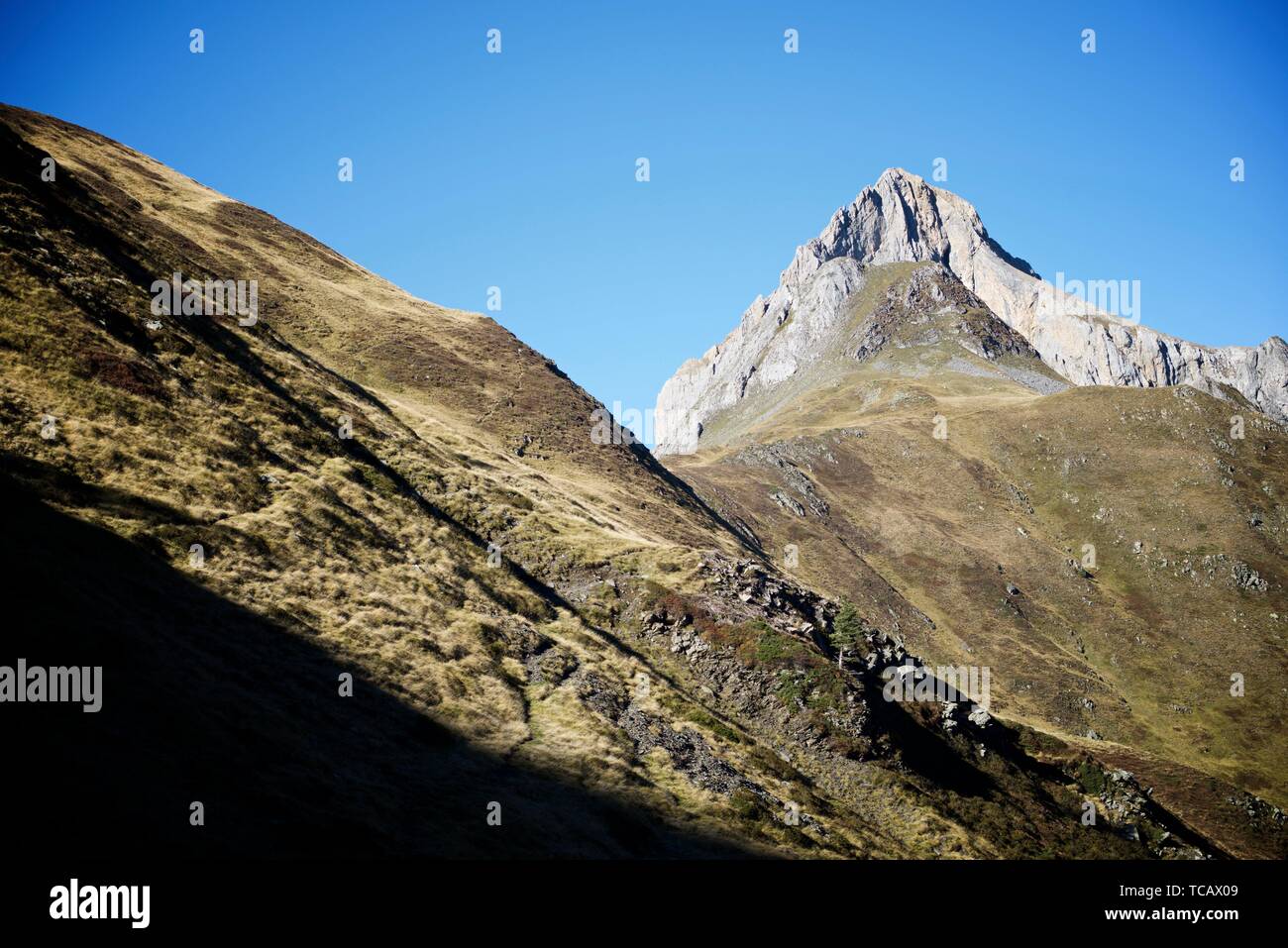 Cirque of lescun hi-res stock photography and images - Alamy