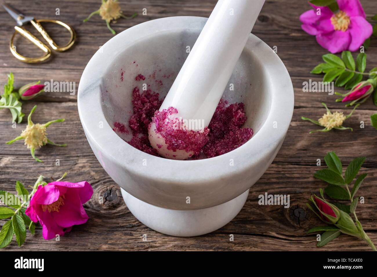 Crushed rose petals hi-res stock photography and images - Alamy