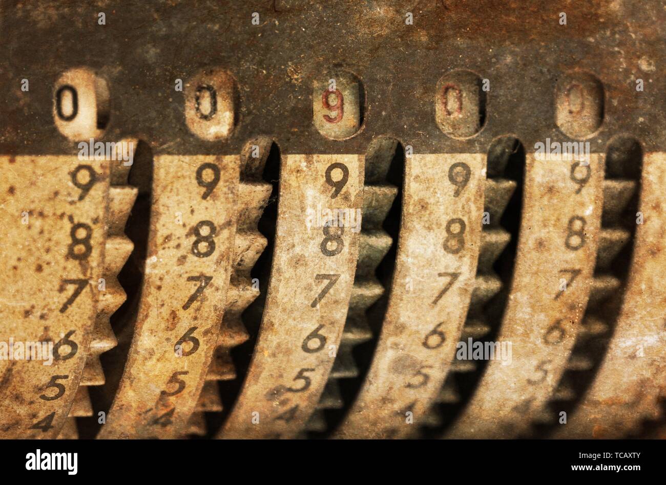 Hand crank calculator hi-res stock photography and images - Alamy