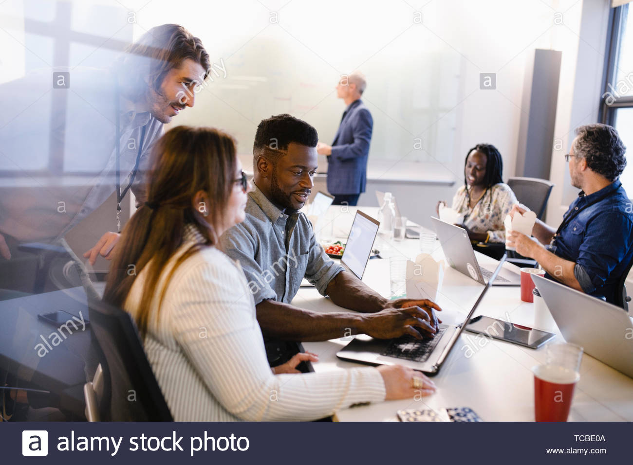 Black men eating out hi-res stock photography and images - Alamy