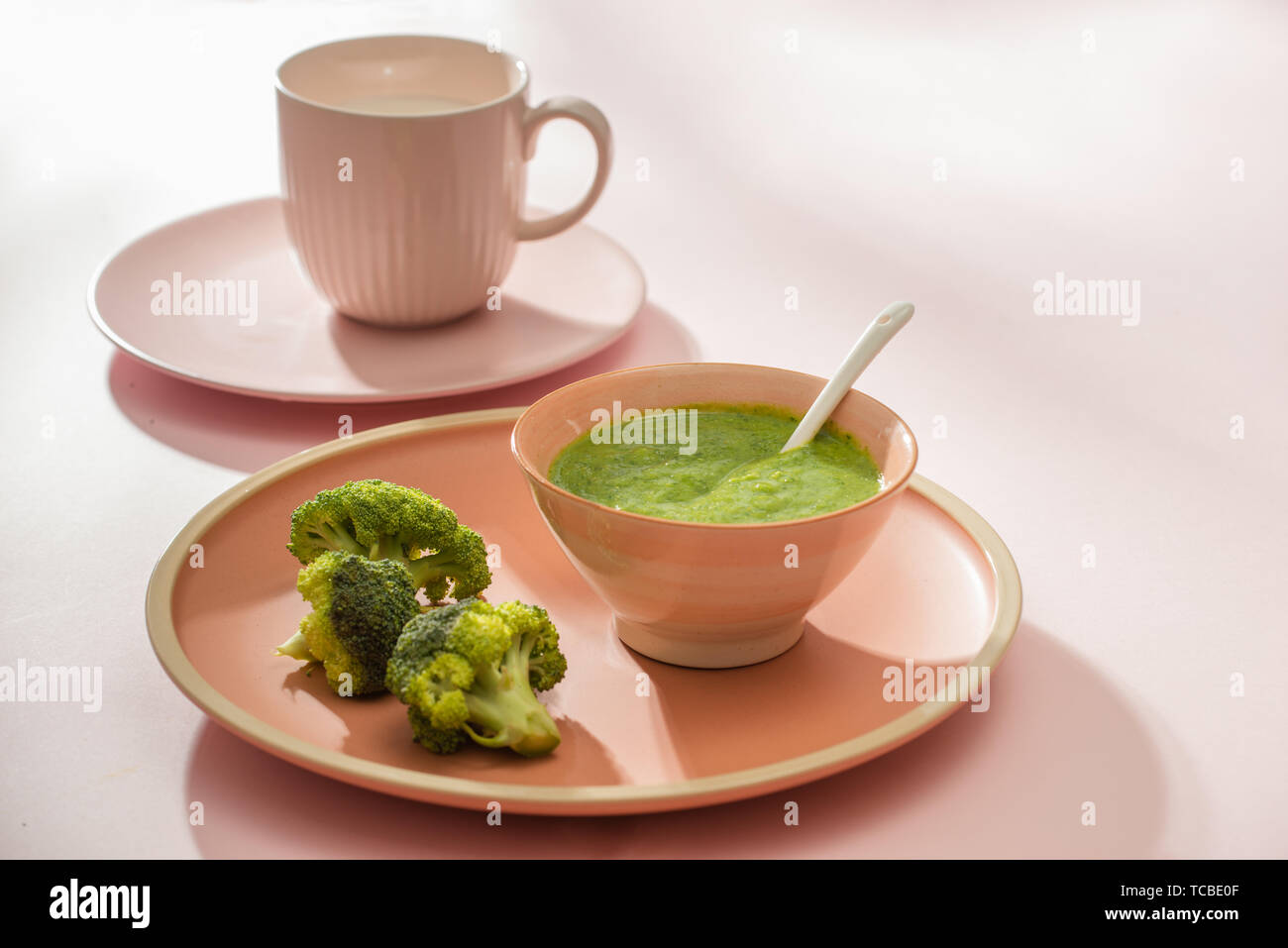 Homemade vegetable baby food. Broccoli puree for baby Stock Photo - Alamy