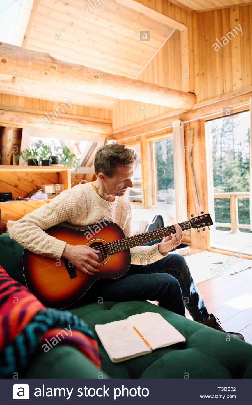 Writing man hi-res stock photography and images - Alamy