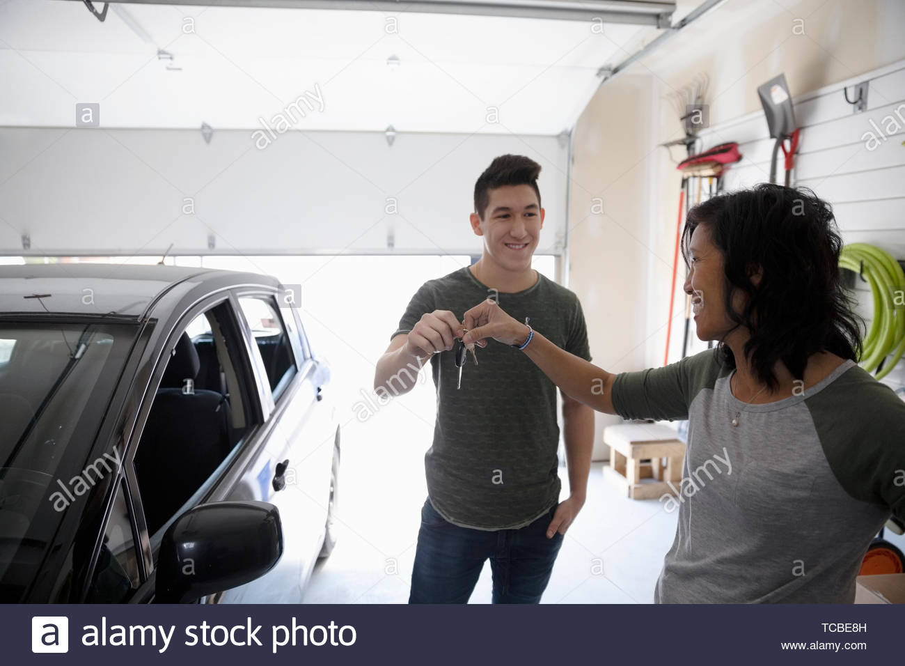 Teenage driver with keys hi-res stock photography and images - Alamy