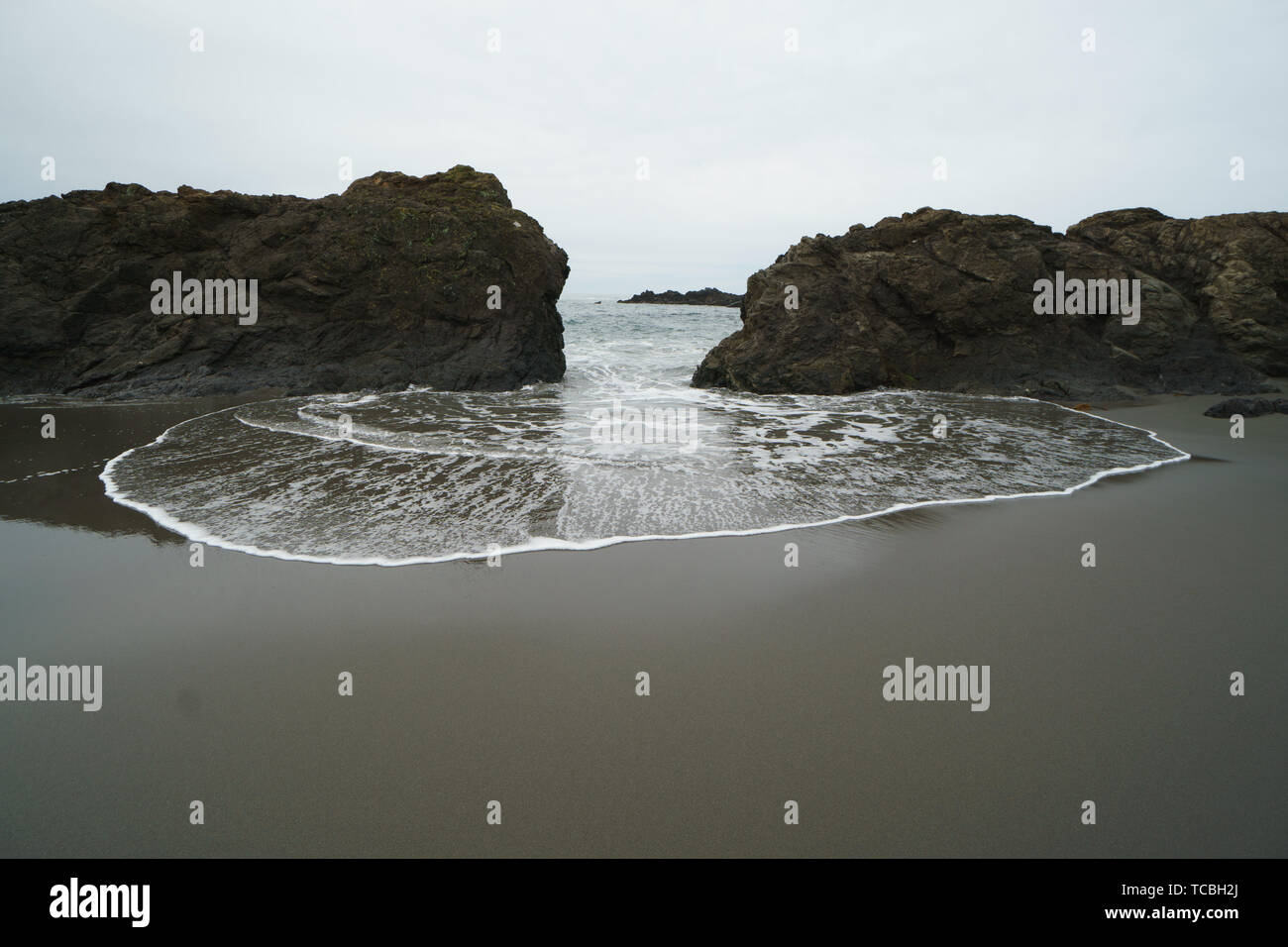 Ocean between surface hi-res stock photography and images - Alamy