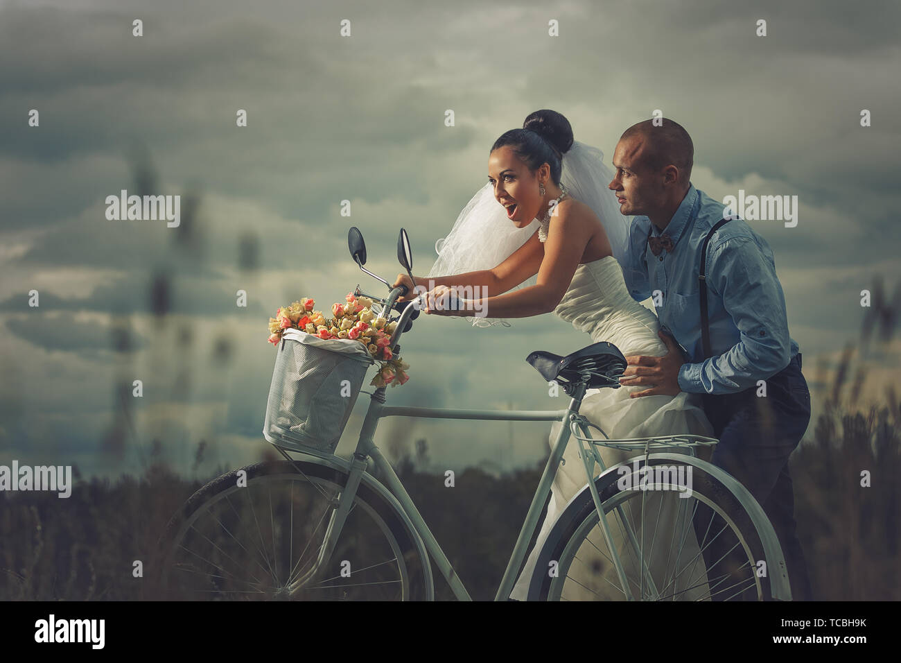 Marriage honeymoon couple bicycle hi-res stock photography and images ...