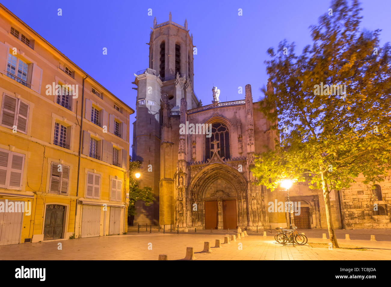 Old town aix en provence hi-res stock photography and images - Alamy