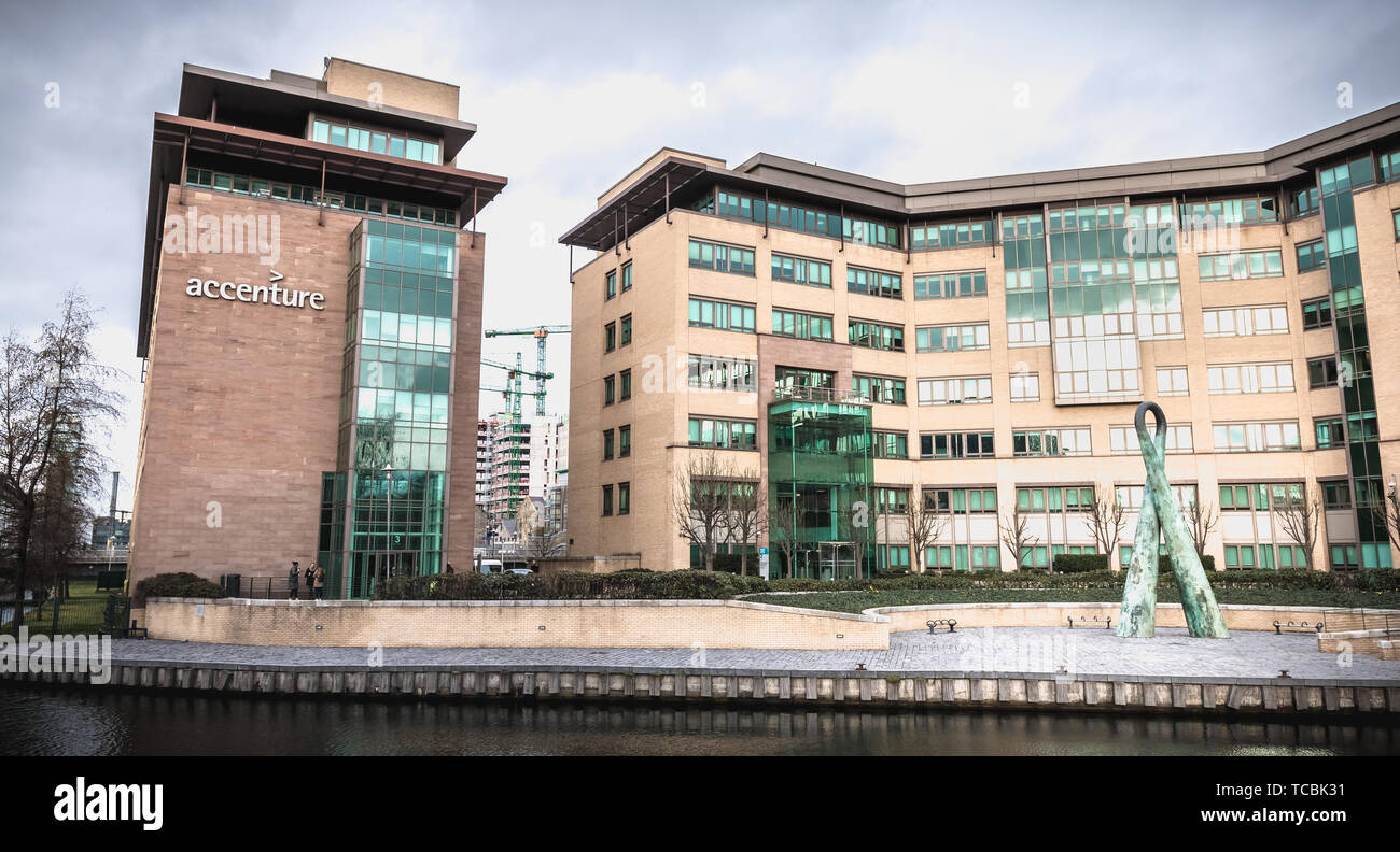 Accenture building hi-res stock photography and images - Alamy