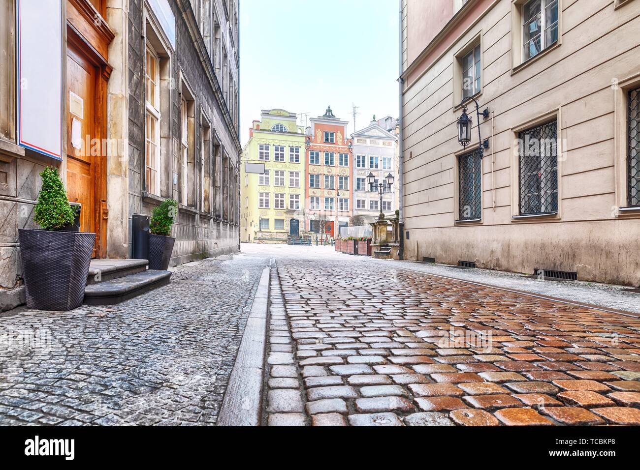 Empty street view hi-res stock photography and images - Alamy