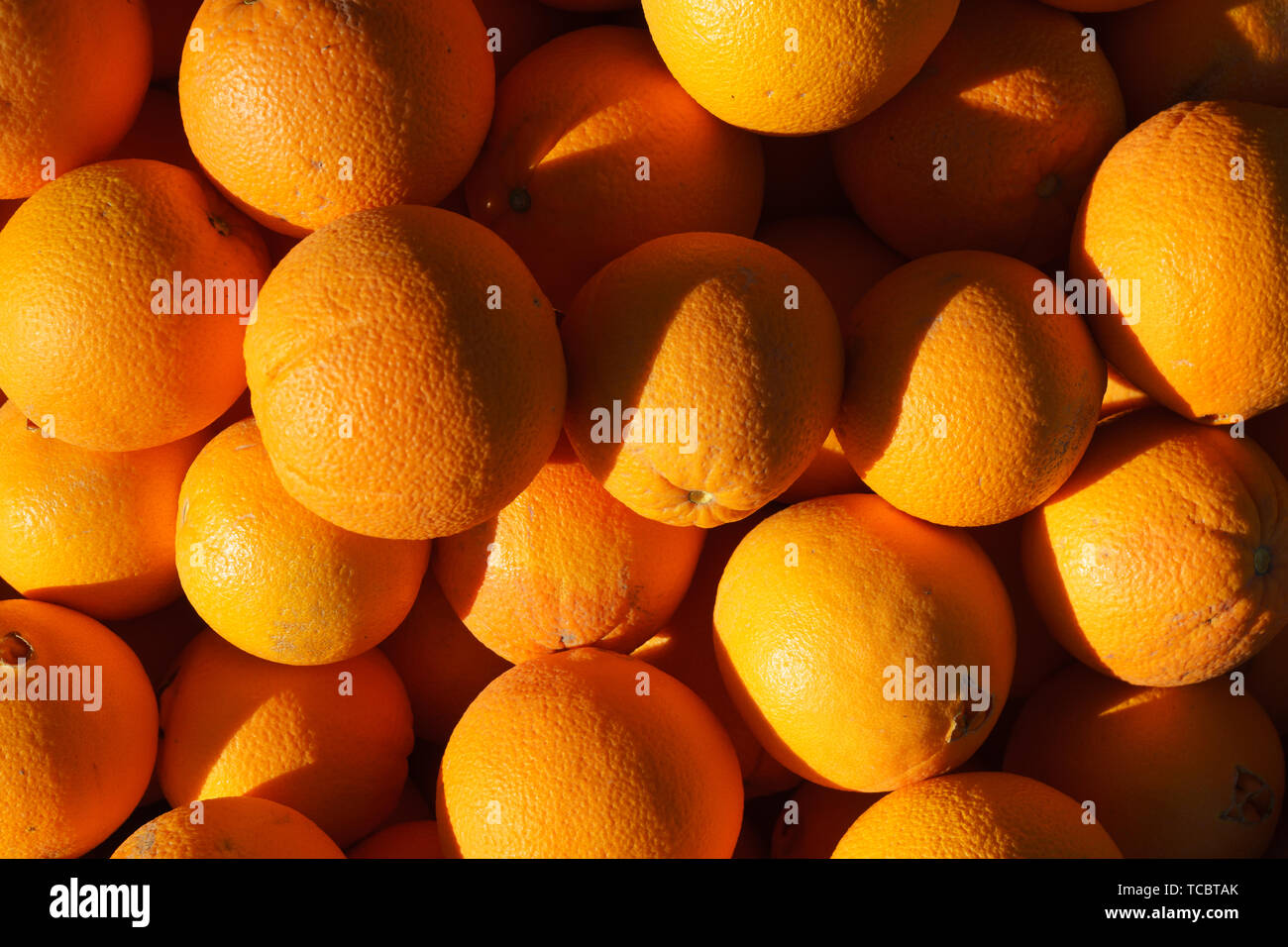 pile of oranges background Stock Photo - Alamy