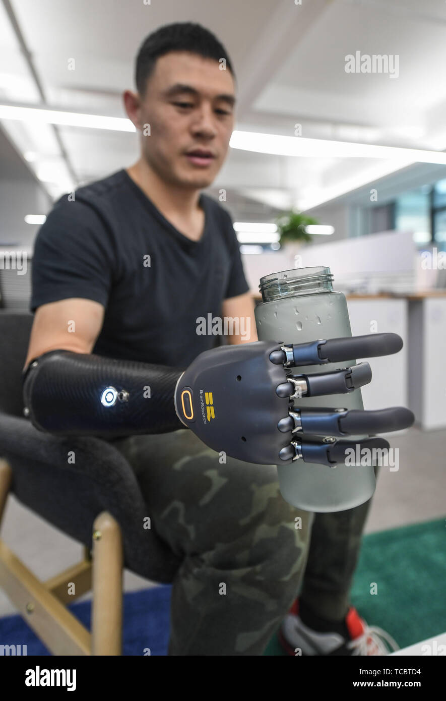 Arm amputated hi-res stock photography and images - Alamy