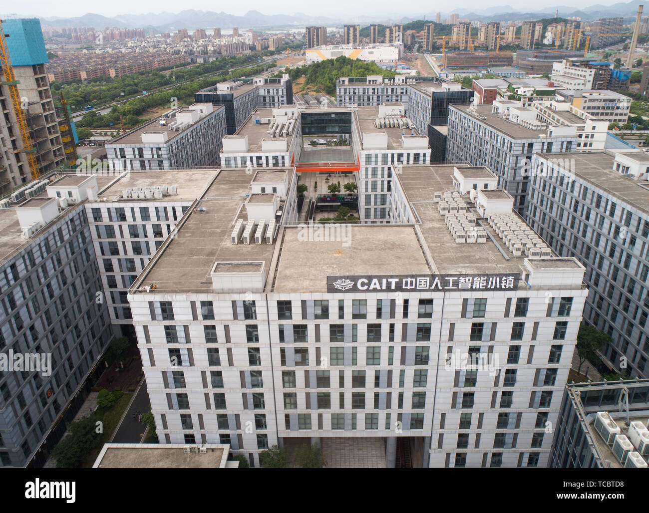 (190606) -- HANGZHOU, June 6, 2019 (Xinhua) -- Aerial photo taken on ...