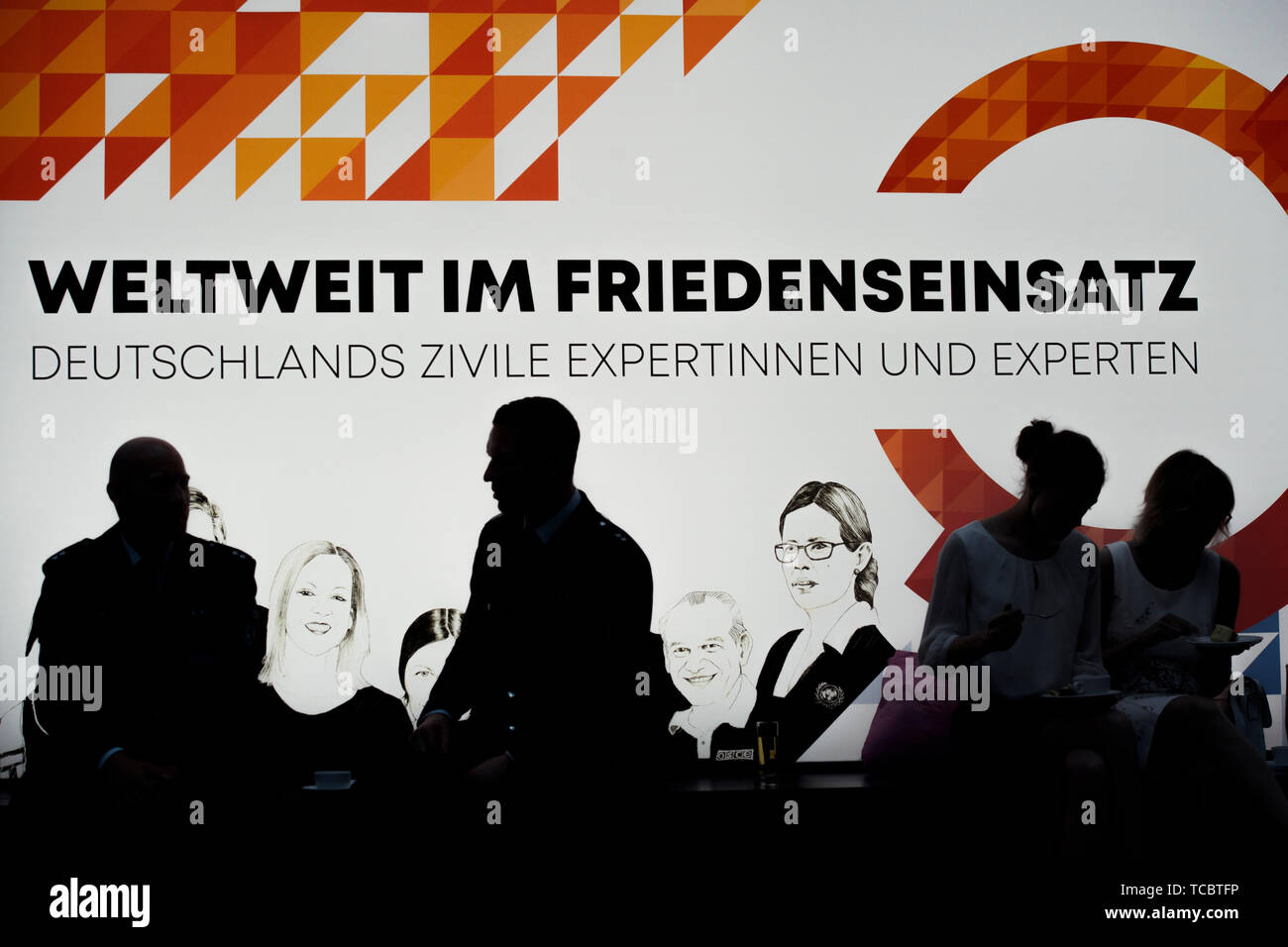 06 June 2019, Berlin: Participants in a ceremony marking "Peacekeeper's ...