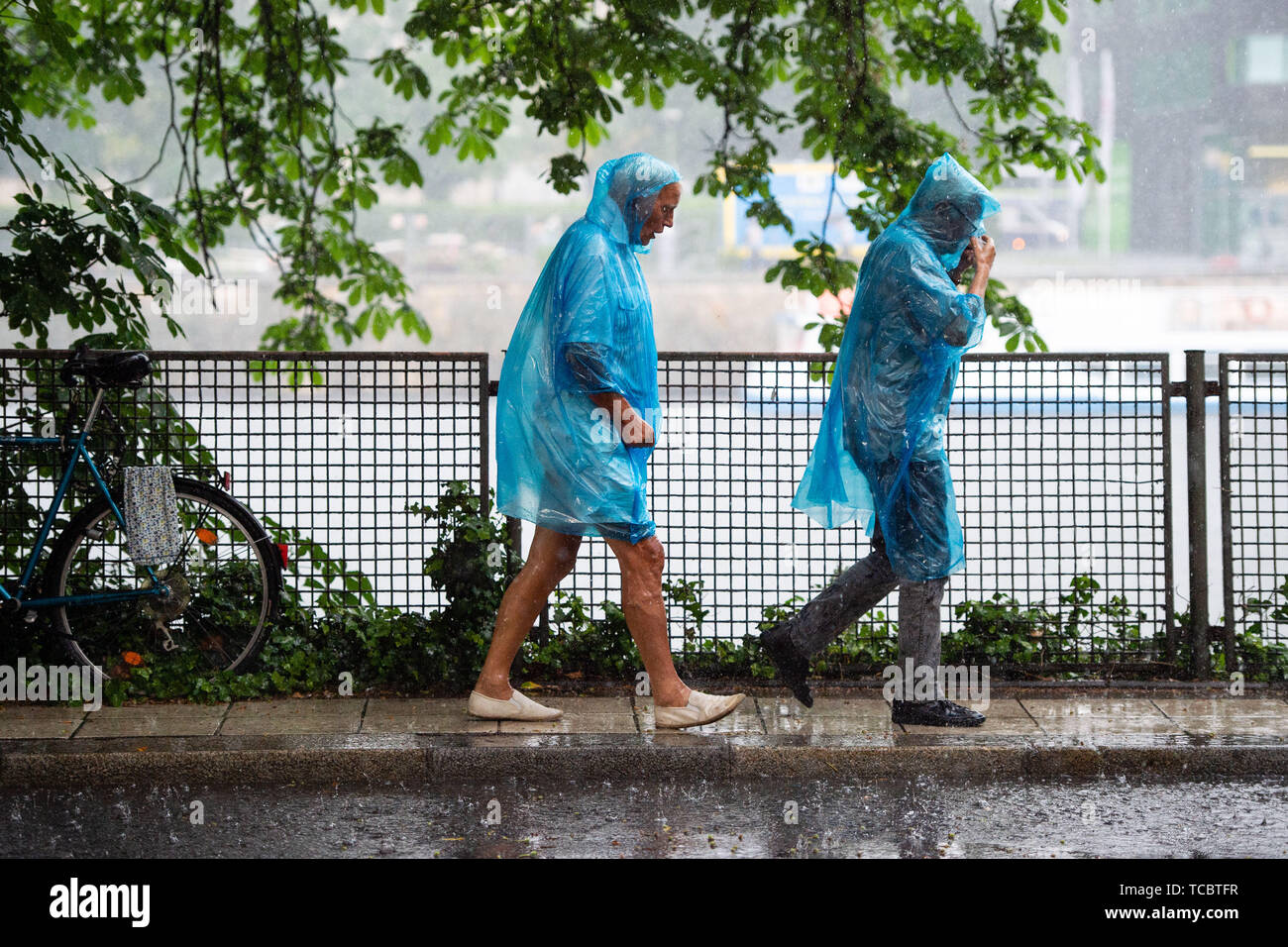 Rain capes hi-res stock photography and images - Alamy