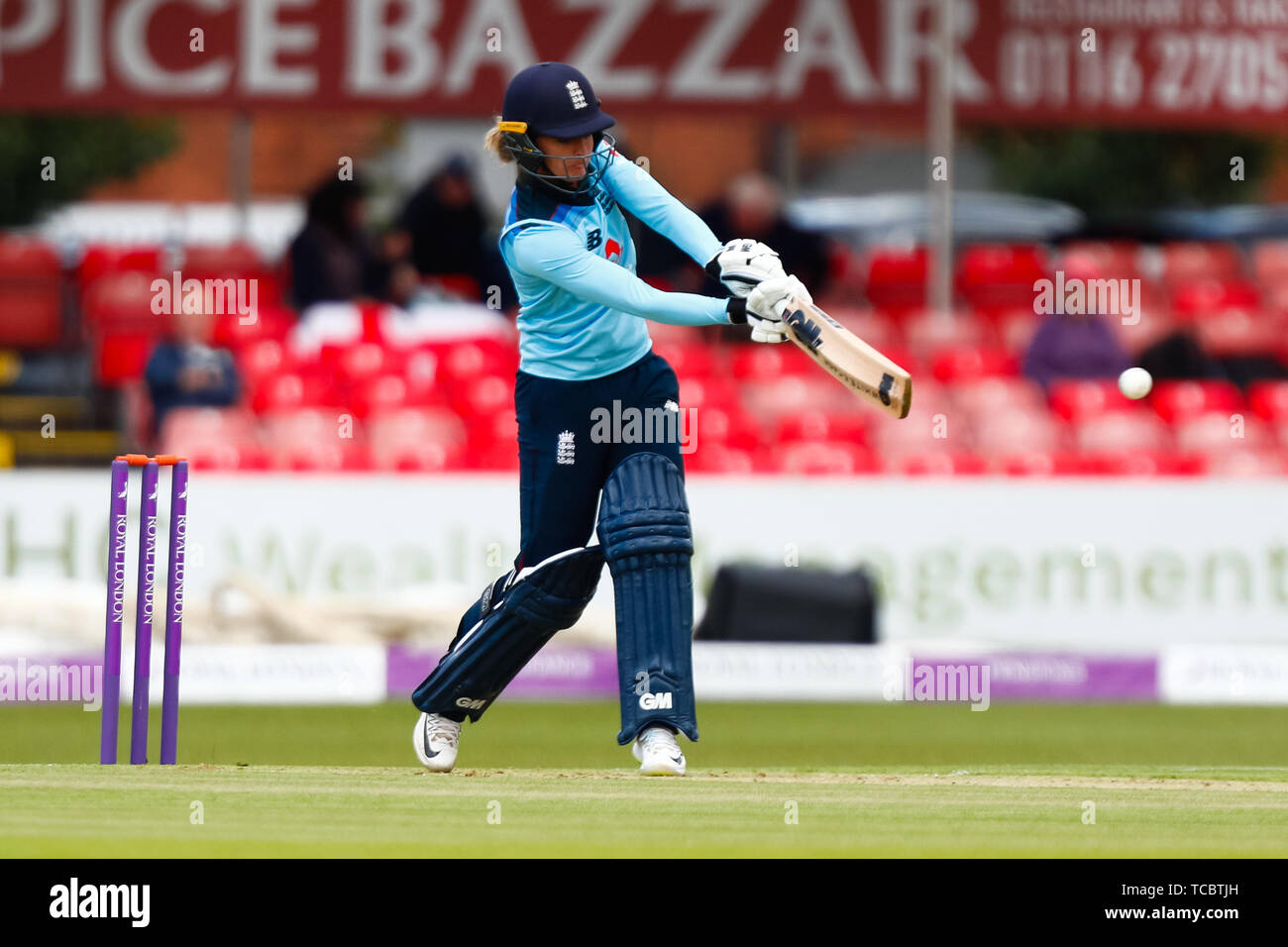 Sarah taylor cricket hi-res stock photography and images - Alamy