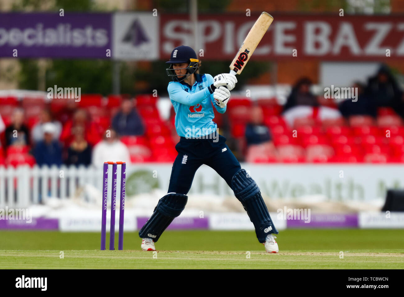 Amy jones england cricket hi-res stock photography and images - Alamy